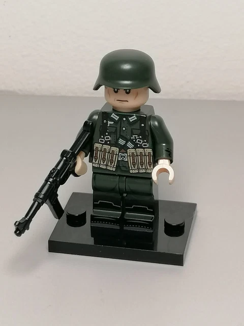 WW2 GERMAN SOLDIER minifigure Feldgrau Deluxe Version EUR 12,00 ...