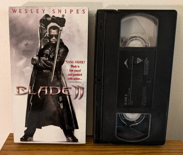 BLADE II VHS Wesley Snipes, Kris Kristofferson, Ron Perlman, Leonor ...