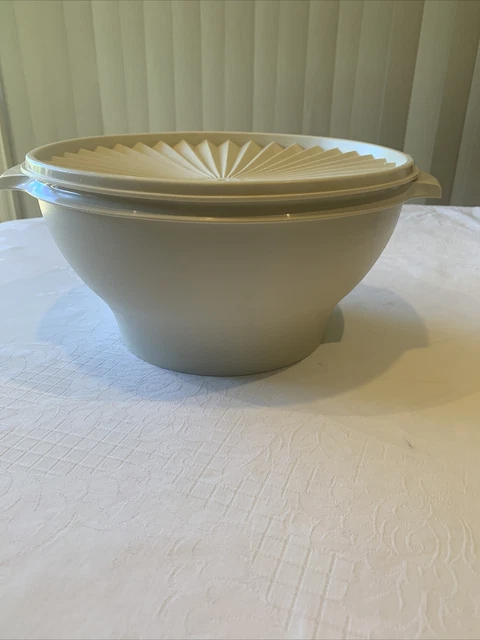 RETRO VINTAGE TUPPERWARE Large Mixing Bowl With Lid Pale Cream Colour ...