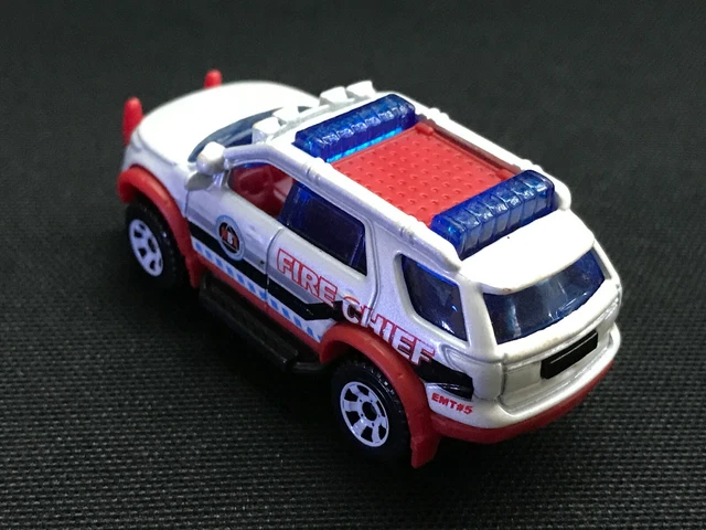 MATCHBOX FORD EXPLORER Fire Chief 4x4 Collectable Scale 1:64 EUR 4,22 ...