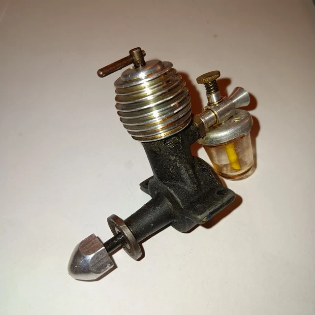 EARLY 1950'S MILLS 0.75cc model plane diesel engine P75 variant lovely ...