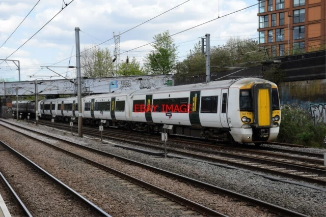 PHOTO CLASS 387 Electrostar 4-Car Emu No 387 118 On A Passing West ...