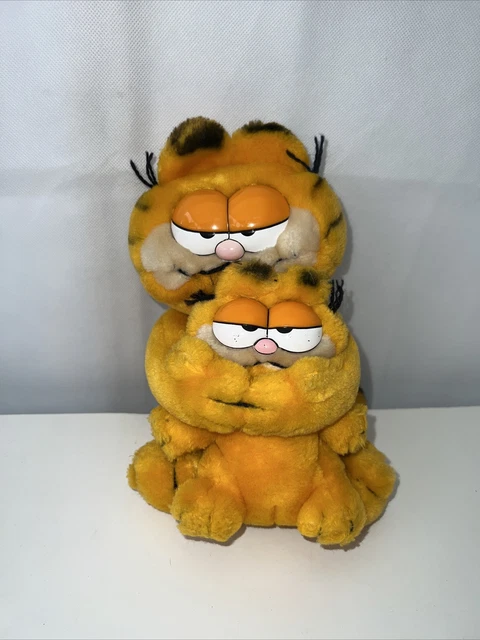 Vintage 1981 Dakin Garfield Plush 12 Holding Fun Farm 6” Garfield