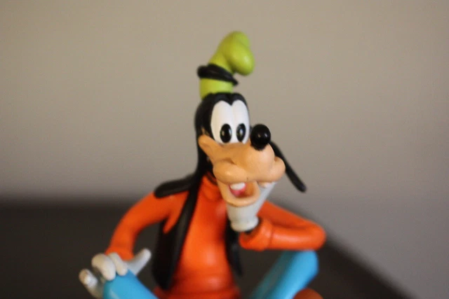 DISNEY GOOFY FIGURE Sitting Cross Legged Vintage Collectible PVC ...