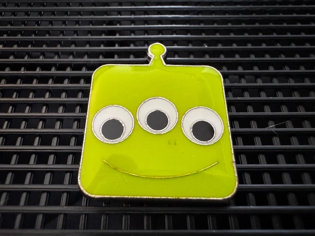 DISNEY SHANGHAI DISNEY Resort Toy Story Square Alien Face Trading Pin £ ...