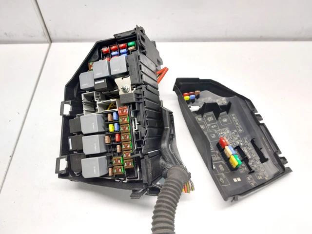 LAND ROVER DISCOVERY Sport L550 2016 Fuse Relay Box Hk72-14A076-Bb £89. ...