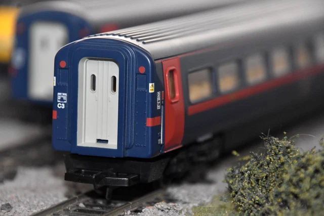 HORNBY MK4 COACH D for InterCity 225 GNER Navy Blue & Pink 12459 vgc OO ...