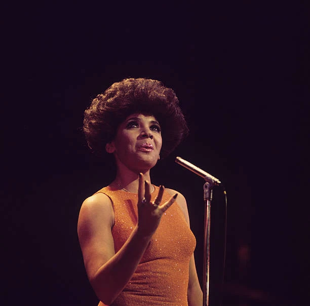 WELSH SINGER SHIRLEY Bassey Performs Live On Stage 1976 OLD PHOTO 12 $8 ...