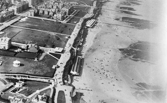 QUEEN'S PROMENADE, MARGATE, 1920 England OLD PHOTO $8.50 - PicClick AU