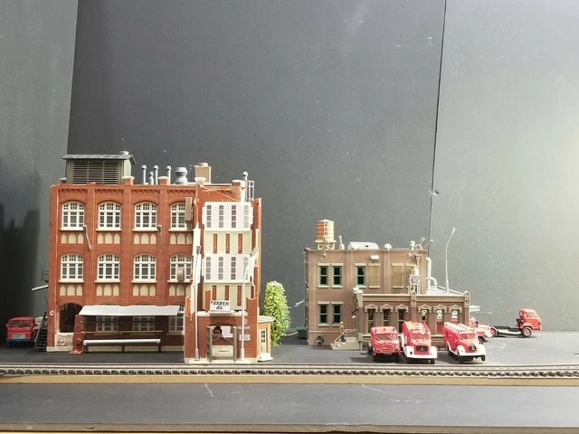 HO SCALE TRAINS Layout Fire Station & Commercial Building WOW EUR 122 ...