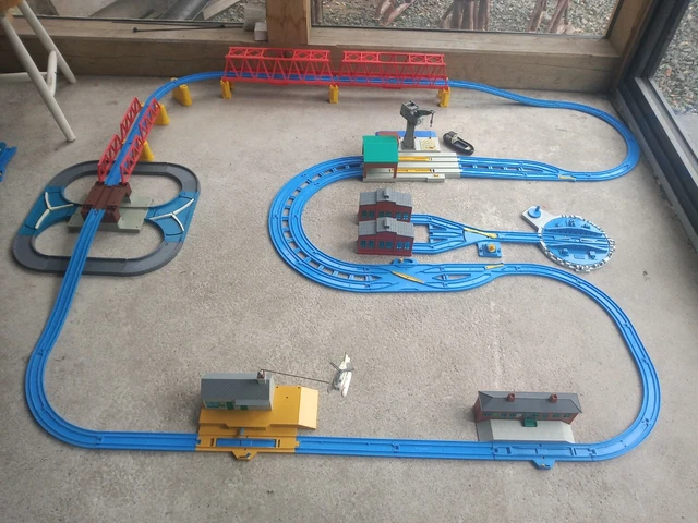 TOMY TRACKMASTER THOMAS The Tank Engine Train Set Track Bridge Docks ...