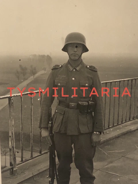 ORIGINAL WW2 PHOTO German Soldiers In Uniform With Captured Tank £5.75 ...