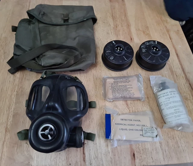 BRITISH ARMY GAS Mask Respirator, Bag And Accessories 1972 L.B.R Co £75 ...