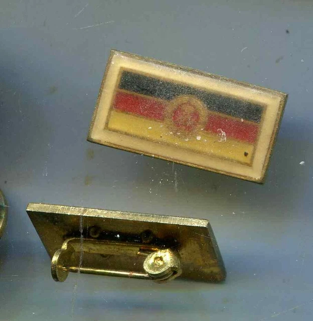 DDR: MFS: BEGLEITSCHUTZABZEICHEN: Fahne der DDR weisser Rand Bartel 804 ...