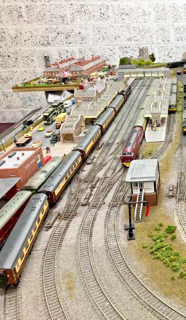 RAILWAY DIORAMA 00 Scale Station, Metcalfe Card Kits. £75.00 - PicClick UK