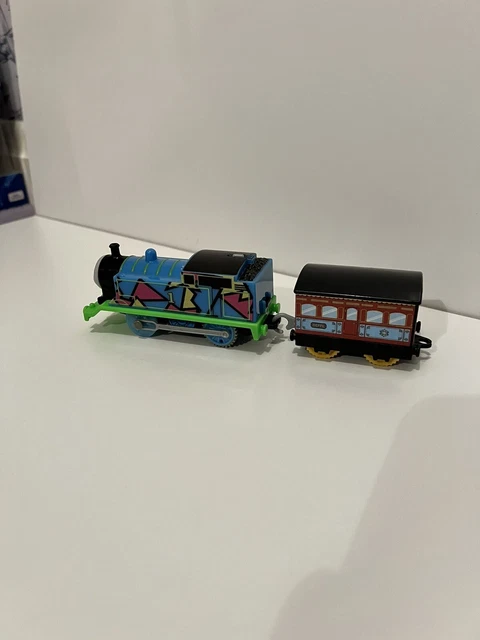 THOMAS & FRIENDS HYPER GLOW THOMAS Trackmaster Motorized Engine 2017 ...