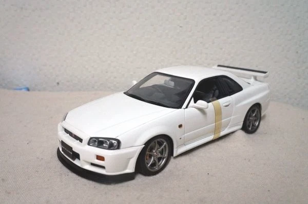 AUTOART NISSAN SKYLINE R34 Gt-R V Spec 1/18 Minicar Bianco EUR 259,88 ...