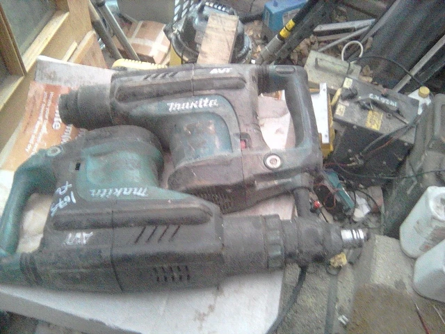 MAKITA HM1213C x 2 Heavy Breakers SDS MAX Variable speed 110V £55.00 ...