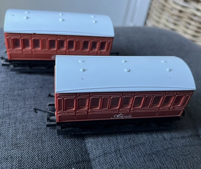 HORNBY, THOMAS THE Tank Engine Coaches Annie & Clarabel £2.99 - PicClick UK