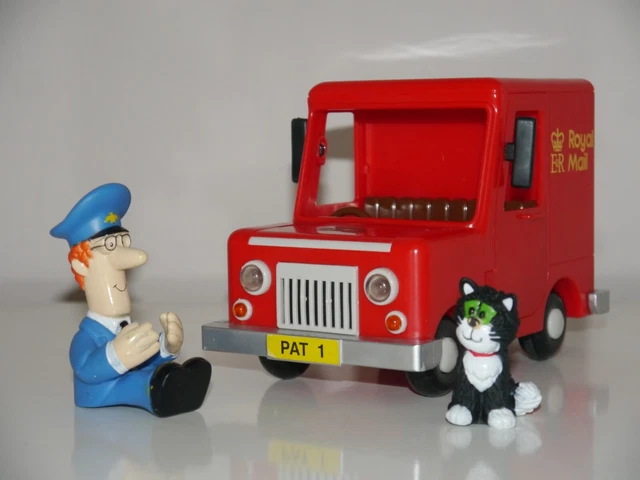 POSTMAN PAT BUNDLE Large Friction Van with Pat Sitting and Jess Figures ...