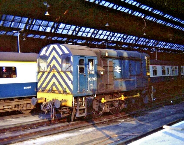 CLASS 08 NO 08890 in blue at st pancras £1.00 - PicClick UK