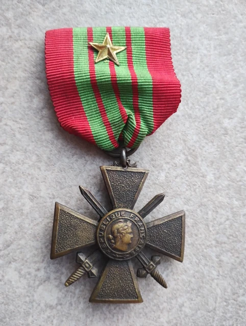 MÉDAILLE MILITAIRE INSIGNE rare croix de guerre 1939-1940, bélière ...