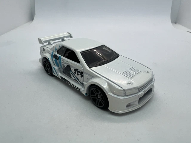 HOT WHEELS NISSAN Skyline GTR R32 Godzilla White £5.00 - PicClick UK