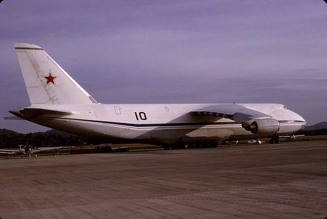 ORIGINAL COLOUR SLIDE An-124 Condor '10' of Russian Air Force £3.50 ...