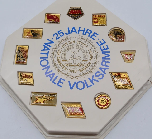 NVA DDR 12 Abzeichen 25 Jahre NVA Original Verpackt siehe Foto T2269 ...