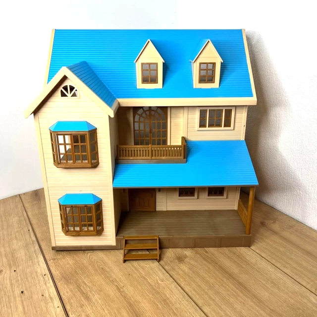 SYLVANIAN FAMILIES LARGE Blue Roof Dolls House Oakwood Manor House £65. ...