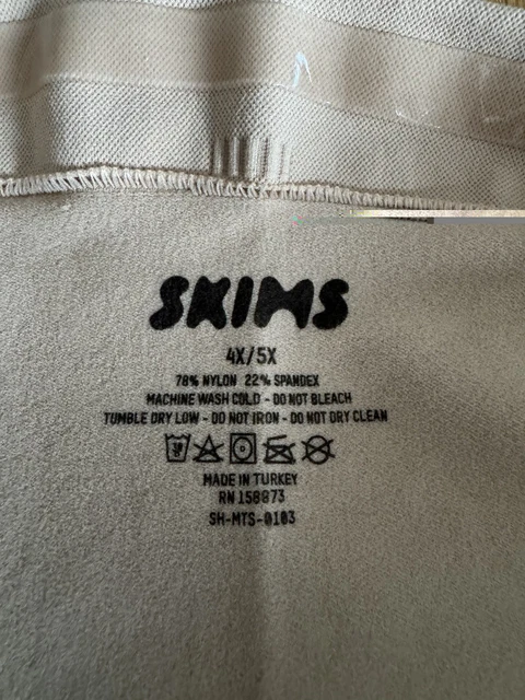 SKIMS SEAMLESS SCULPTING Short Mid Thigh Size 4X/5X Colour Clay £29.99 ...