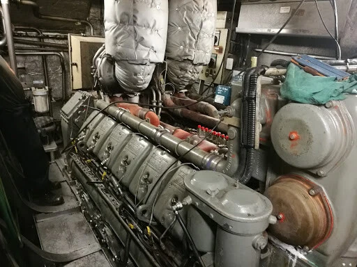 MARINE ENGINES: 2X MWM TBD 604 B V12 complete with gearboxes , props ...