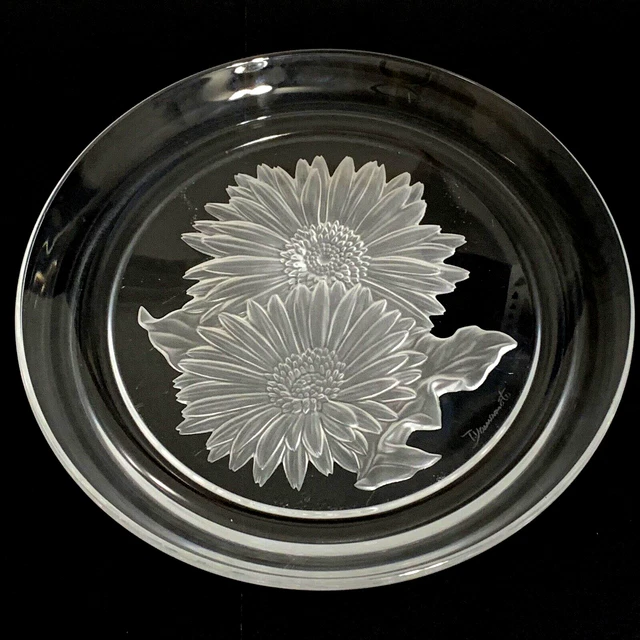 HOYA CRYSTAL PLATE Engraved Marigolds Art Series Artist Signed Japan ...