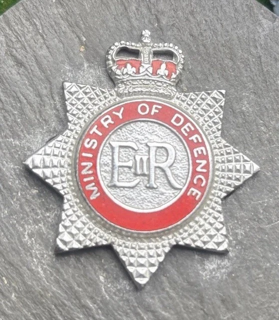 OBSOLETE ORIGINAL MINISTRY Of Defence Fire Service Cap Badge. £18.40 ...