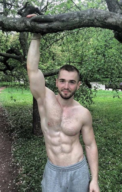 SHIRTLESS MALE BEEFCAKE Muscular Hunk Hairy Chest Beard Banana PHOTO ...