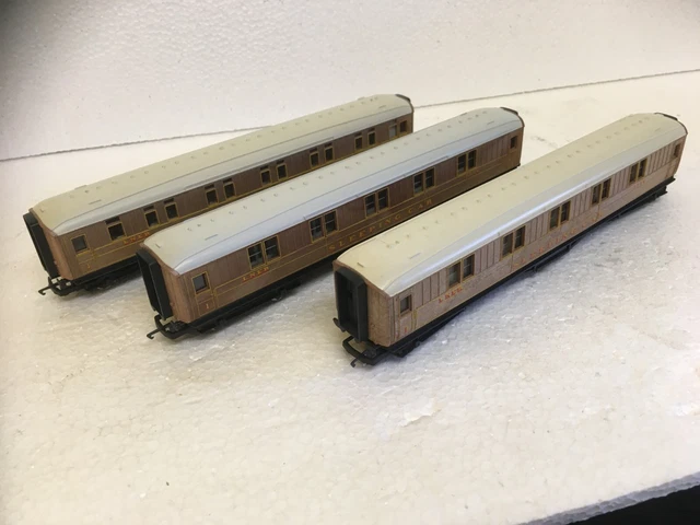 LOT..709M..OO GAUGE HORNBY LNER GRESLEY TEAK SLEEPER COACHES..X...3 ...