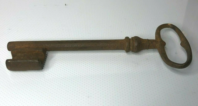 ANTIQUE FRENCH CHATEAU Key Steel Squashed Wire Bow 5 inches 19th ...