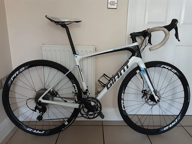 GIANT DEFY ADVANCED 2 Disc Carbon Road Bike Medium Excellent Condition ...