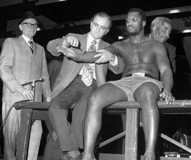 WORLD HEAVYWEIGHT BOXING Champion Joe Frazier Has A Pre-Fight Medi ...