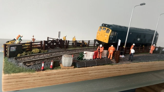 OO GAUGE DISPLAY Stand - Diorama - Weathered - Detailed £65.00 ...
