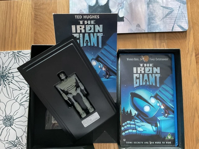 THE IRON GIANT VHS video + plastic model and book by Ted Hughes in a ...