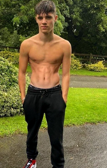 Shirtless Male Beefcake Muscular Smooth Body Sexy Young Hunk Photo 4x6