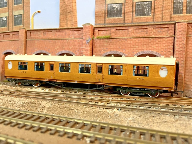 BACHMANN THOMPSON 1ST class corridor LNER teak coach. £42.30 - PicClick UK