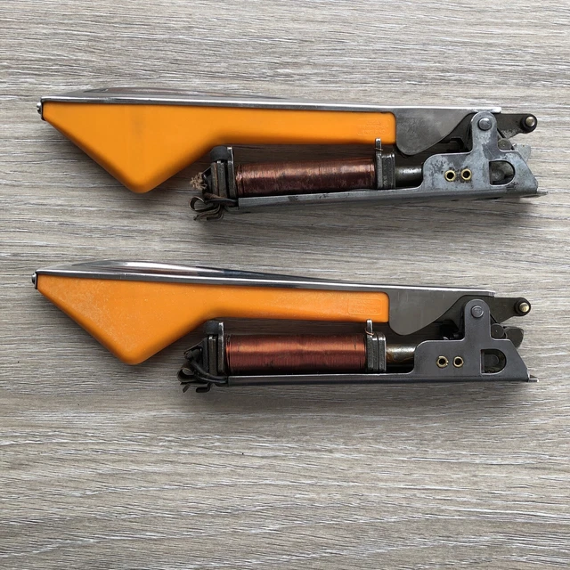 PAIR OF GENUINE Vintage Classic Lucas SF80 Trafficators Semaphores 12v ...