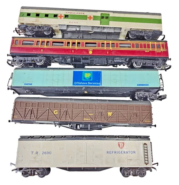 RAKE OF 5 Triang And Lima Ambulance, Lms, Bp Van, Siphon G ...