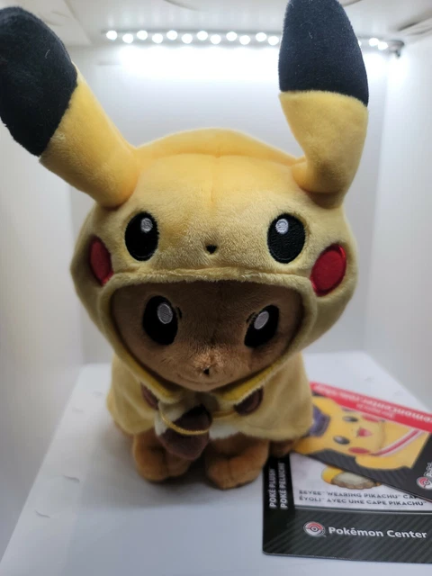 AUTHENTIC RARE POKÉMON Eevee Wearing Pikachu Cape Pokémoncenter EUR 146 ...