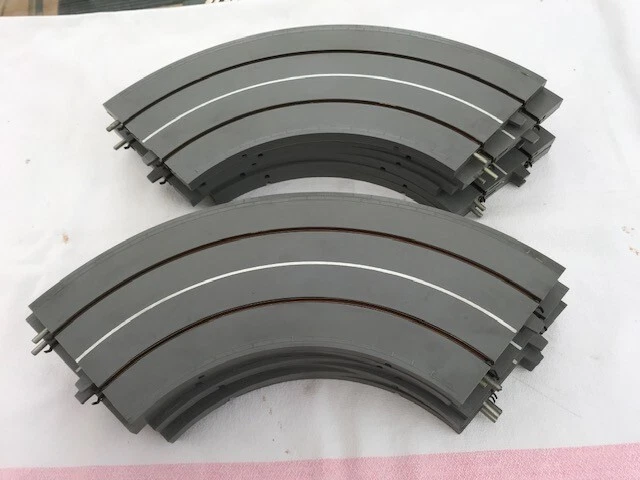 TRIANG MINIC MOTORWAYS M1611 90 DEGREE BEND TRACK x 12. Grey with white ...