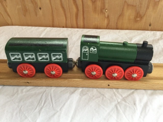 WOODEN TRAIN TRACK Green ELC Carriages x 2 Thomas the Tank Engine BRIO ...