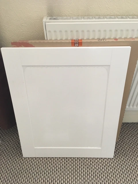 HOWDENS BURFORD WHITE Gloss Shaker Style Kitchen Doors (FTK 2511) £40. ...