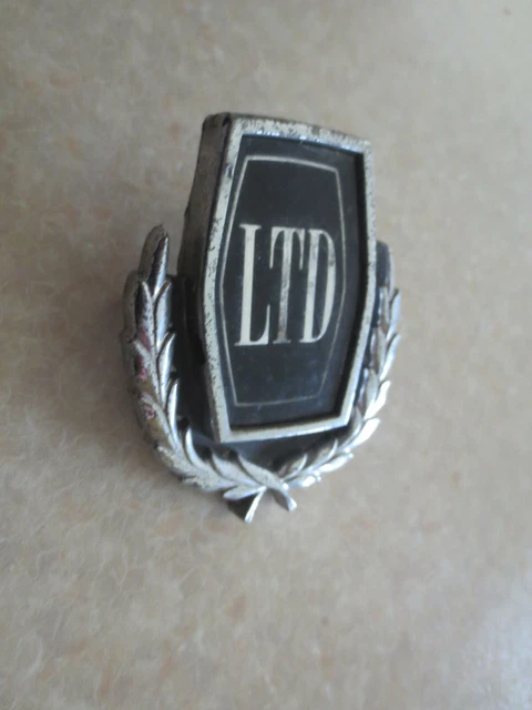 ORIGINAL 1970S FORD LTD car badge - emblem -- -- ----- EUR 25,31 ...